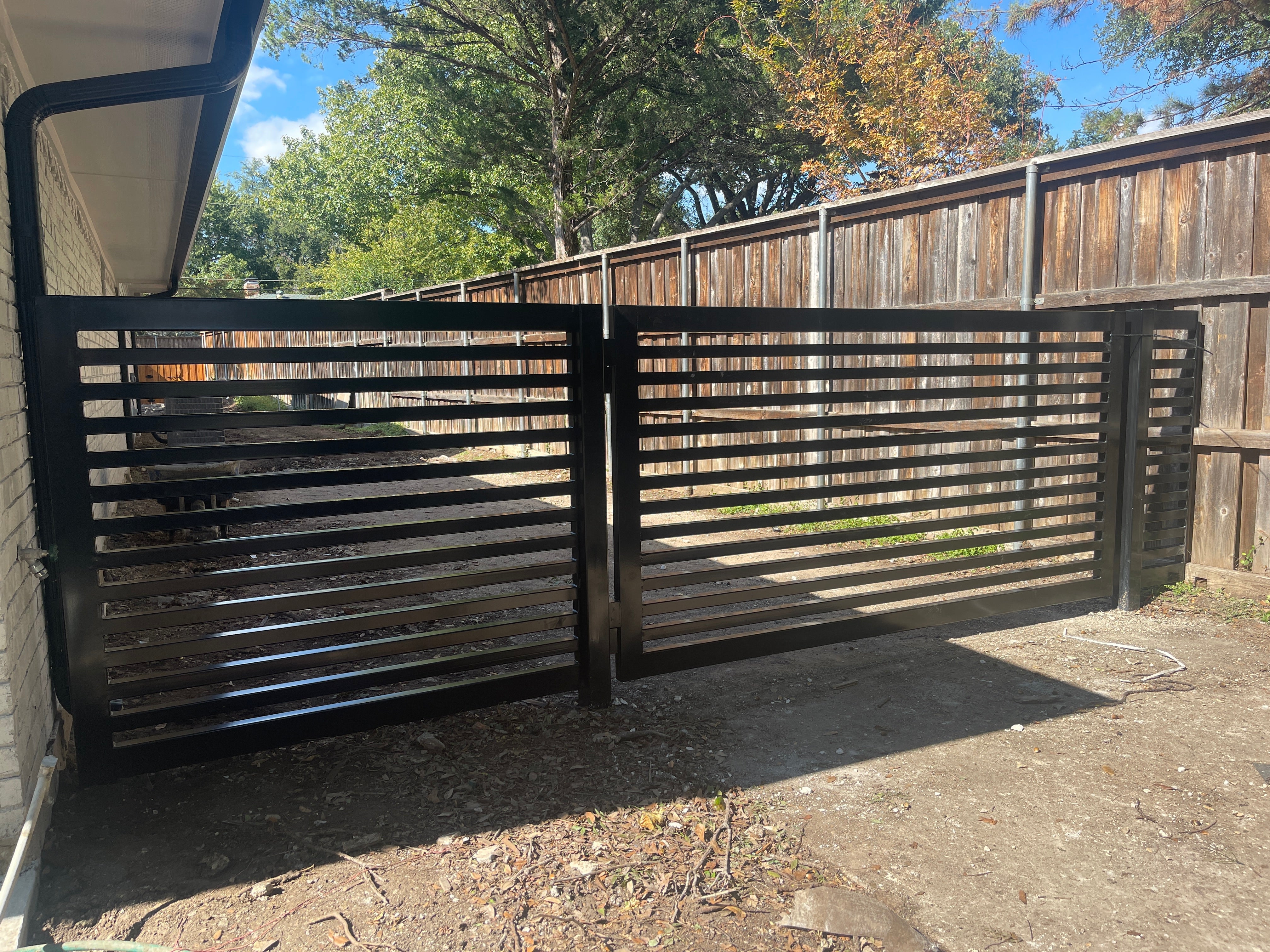 Installation of a custom-made modern horizontal swing gate in Dallas ...